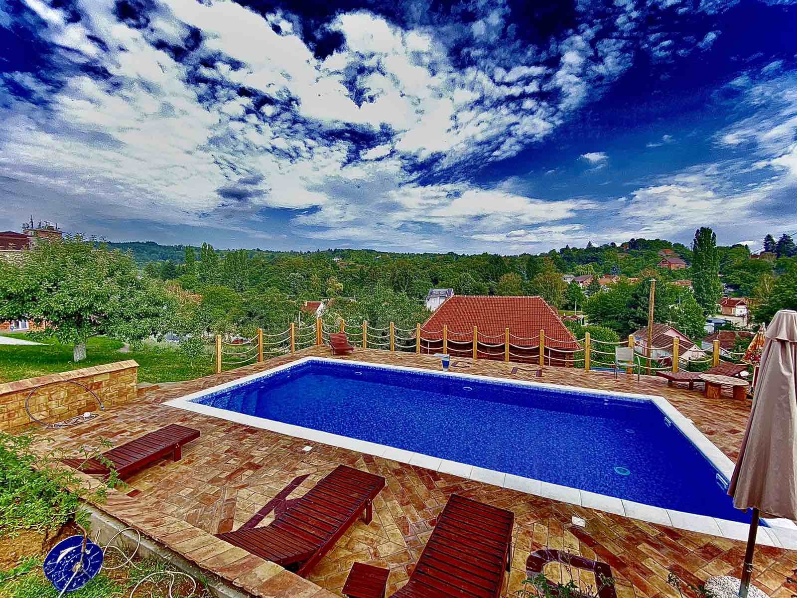 Kuca sa Bazenom - Vikendica sa Bazenom - Iznajmljivanje
